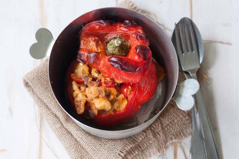 Peperoni ripieni di pane con acciughe e capperi - Una Streghetta in Cucina